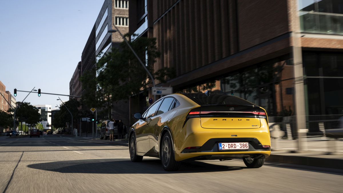 Toyota Prius plug-in hybrid u posve novom obliku | Portofon